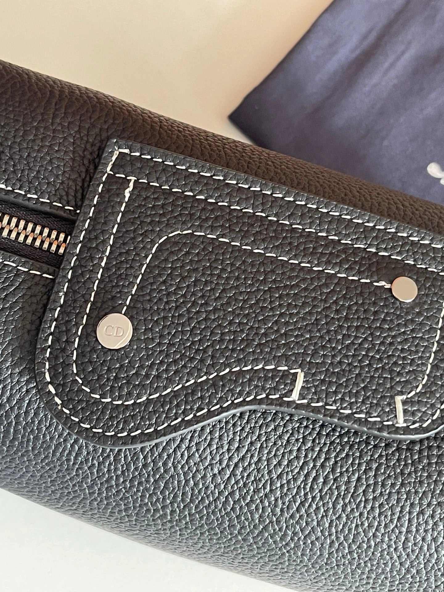 Accurate model Mens Christian Dior Satchel Bags