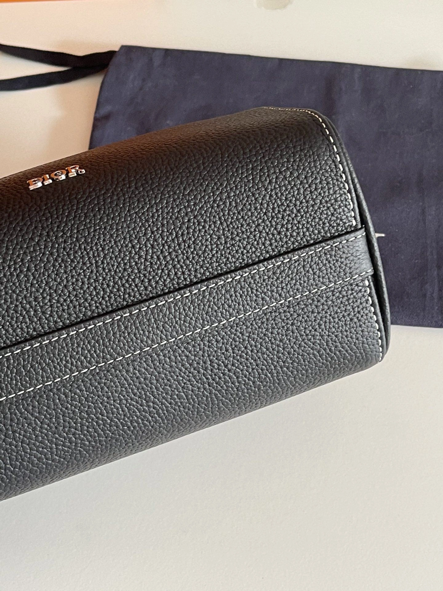 Accurate model Mens Christian Dior Satchel Bags