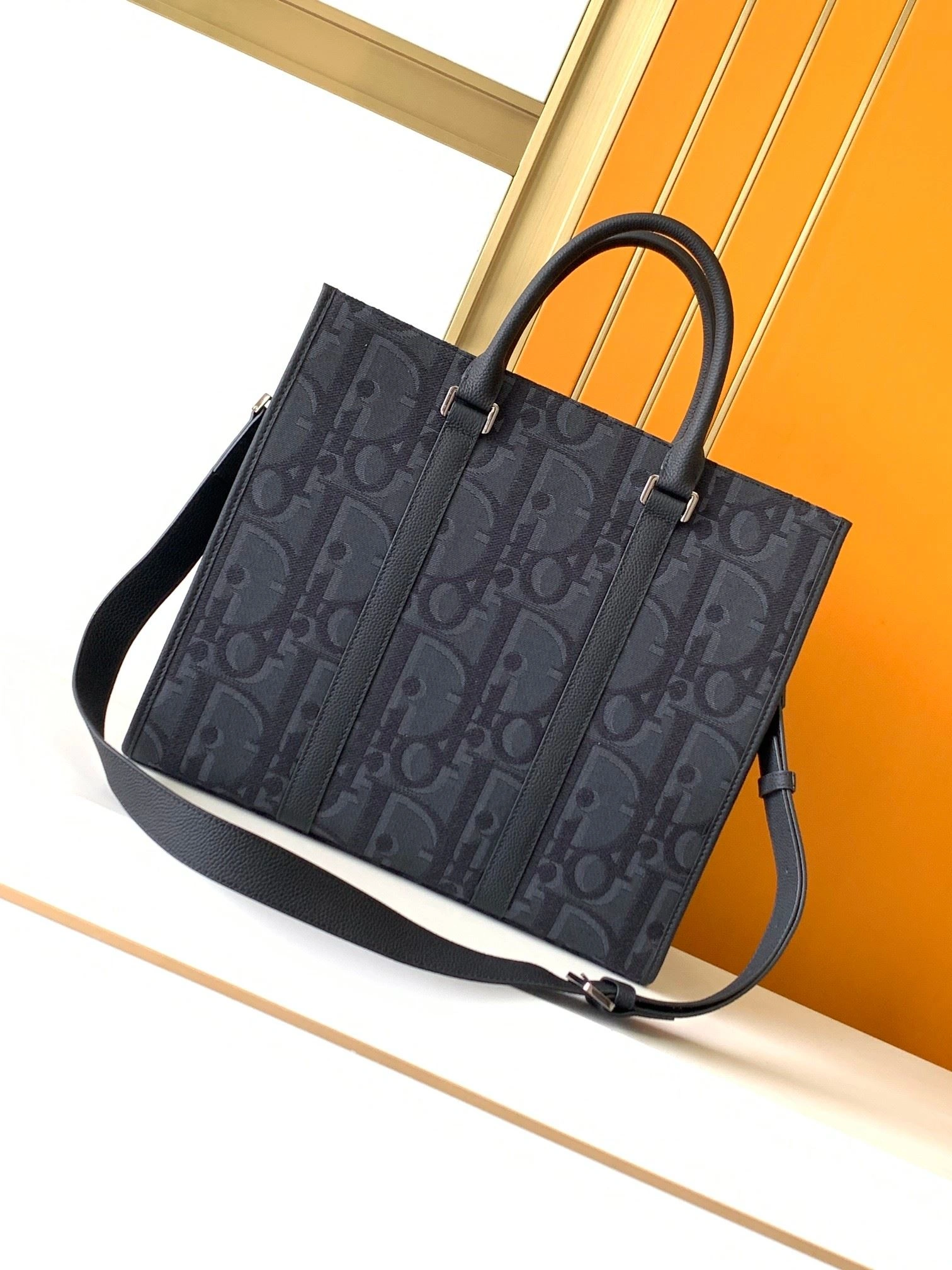 Accurate model Mens Christian Dior Satchel Bags