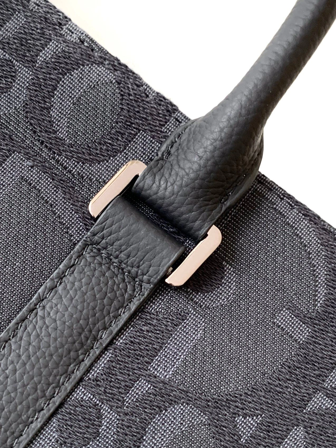 Accurate model Mens Christian Dior Satchel Bags
