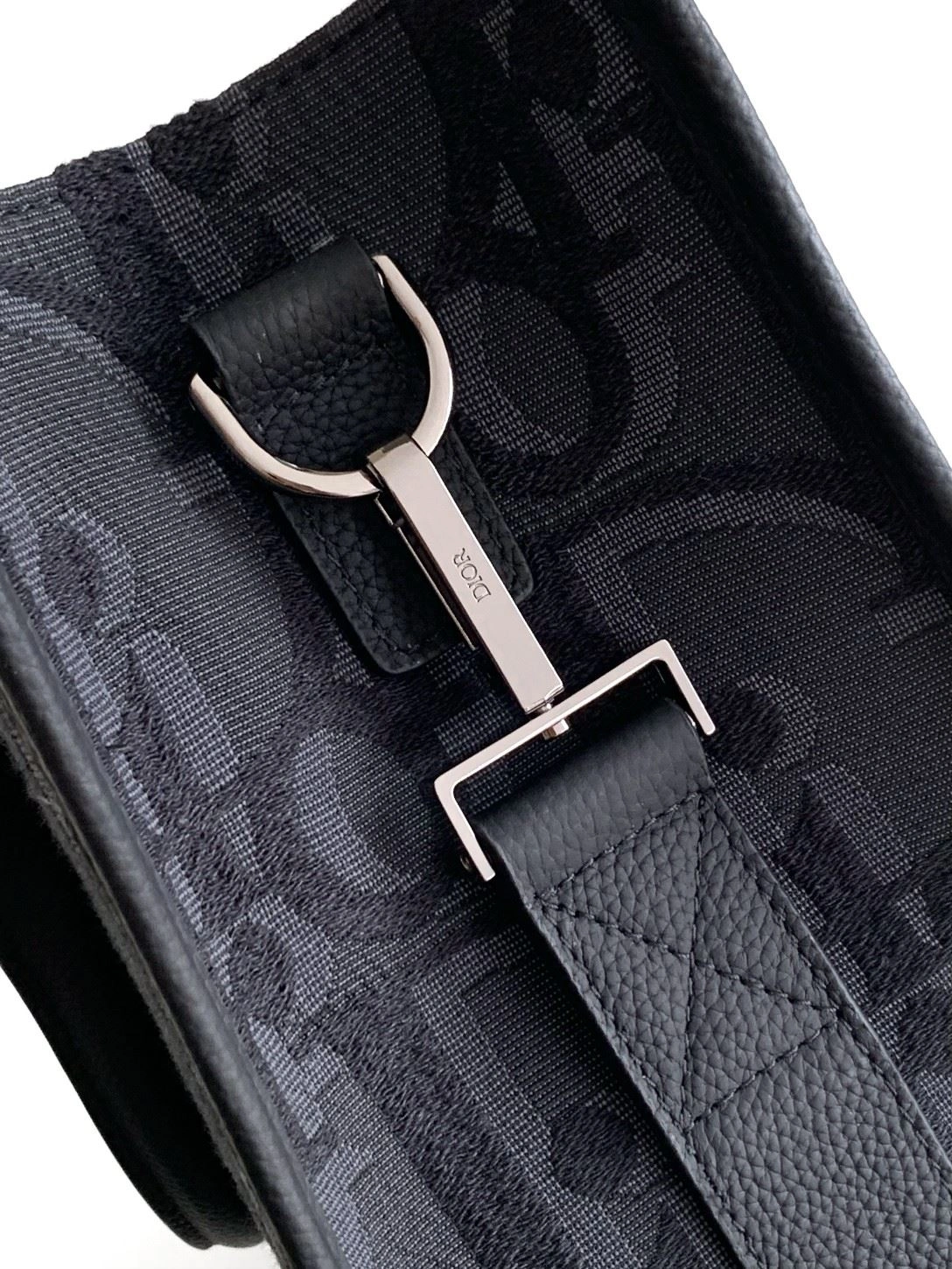 Accurate model Mens Christian Dior Satchel Bags