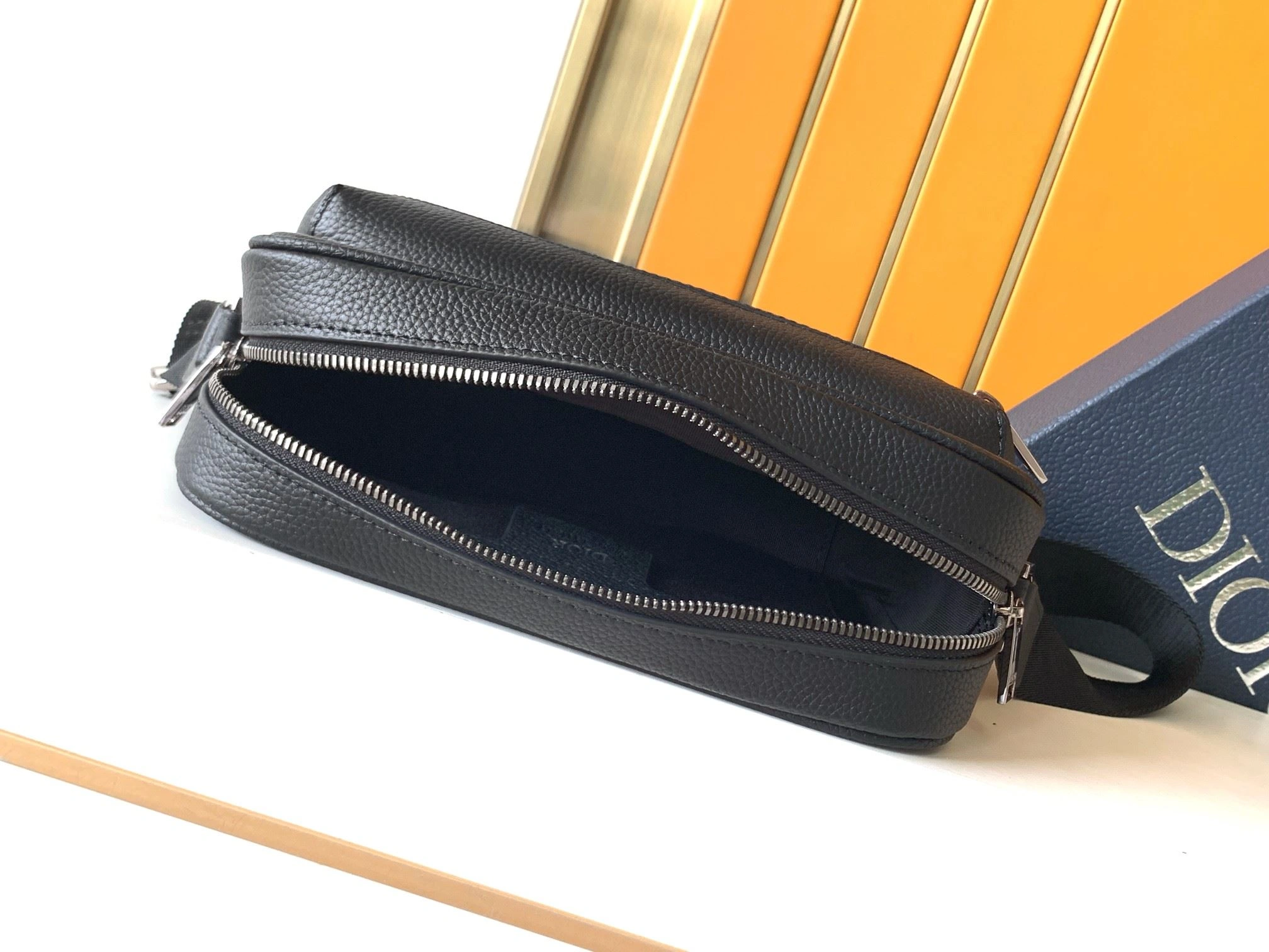 Top mirror Mens Christian Dior Satchel Bags