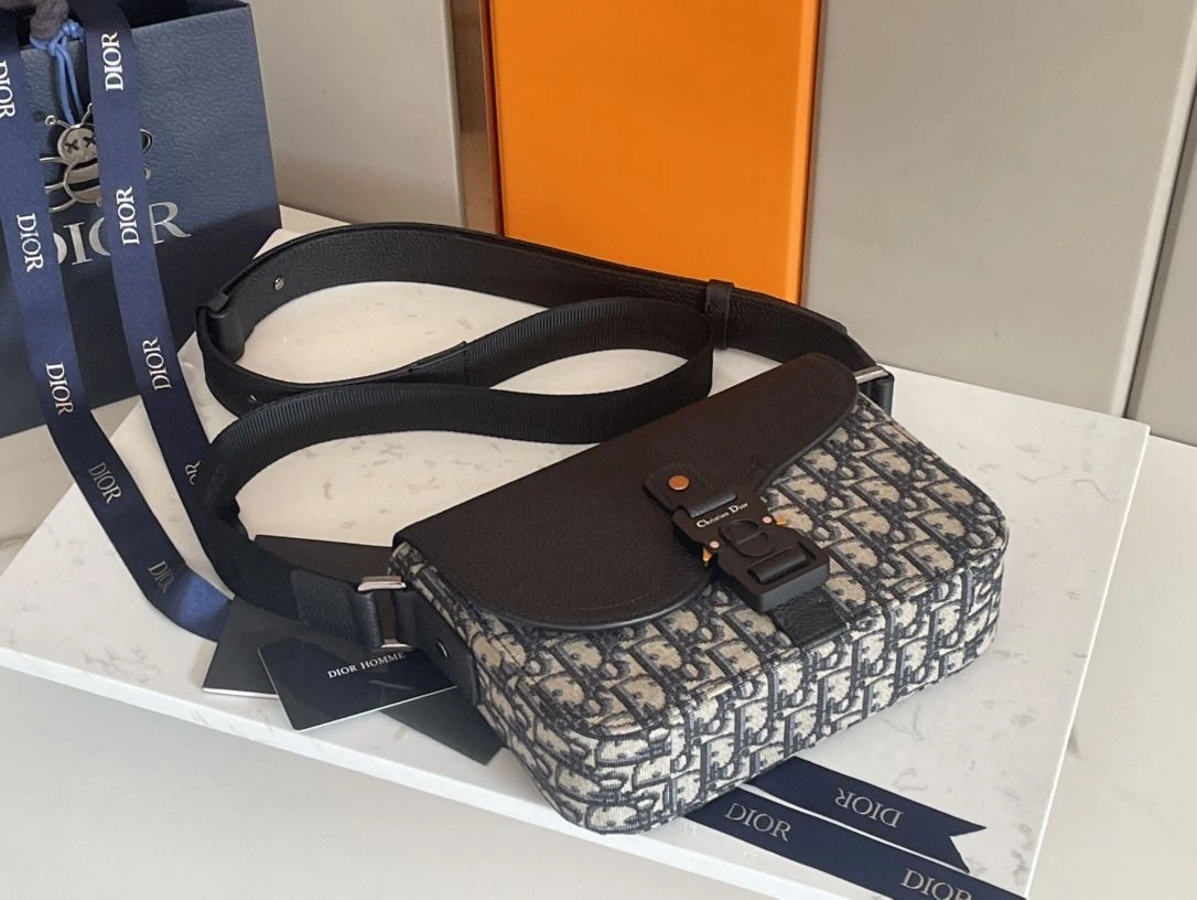 Bargain Mens Christian Dior Satchel Bags