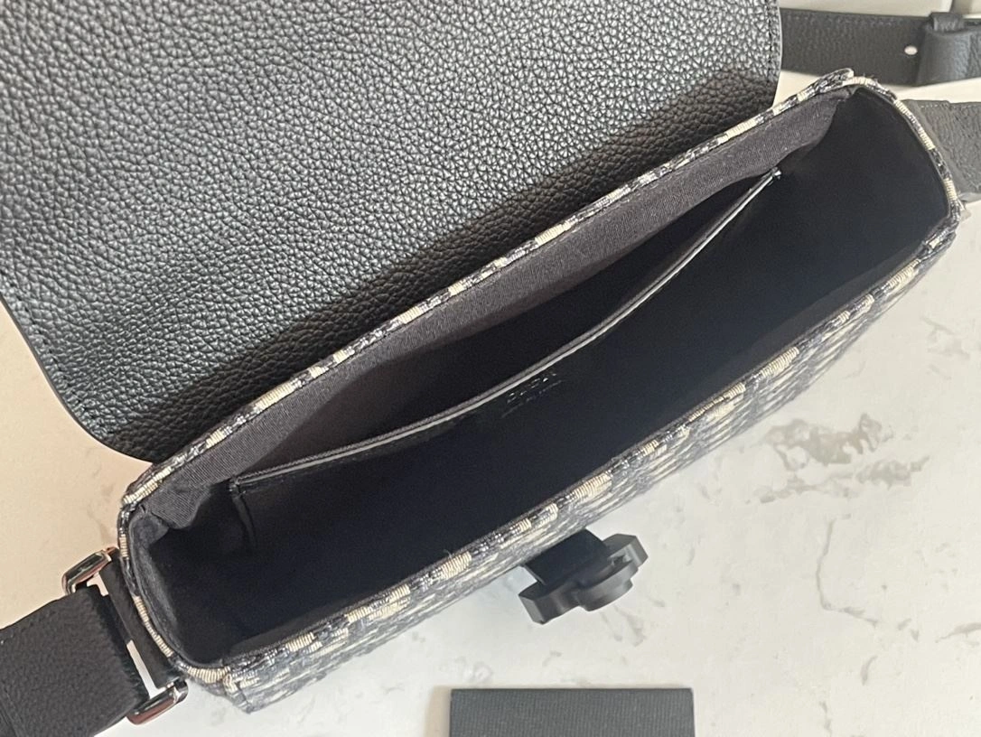 Bargain Mens Christian Dior Satchel Bags