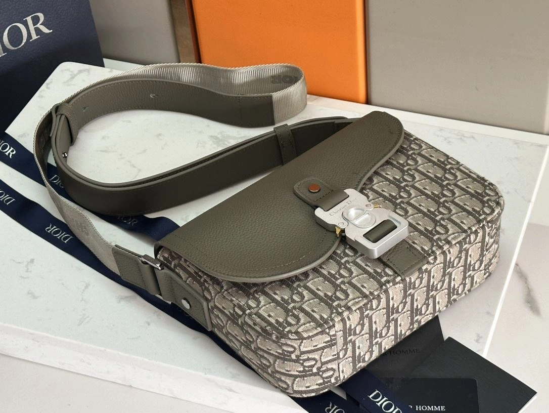Indistinguishable Mens Christian Dior Satchel Bags