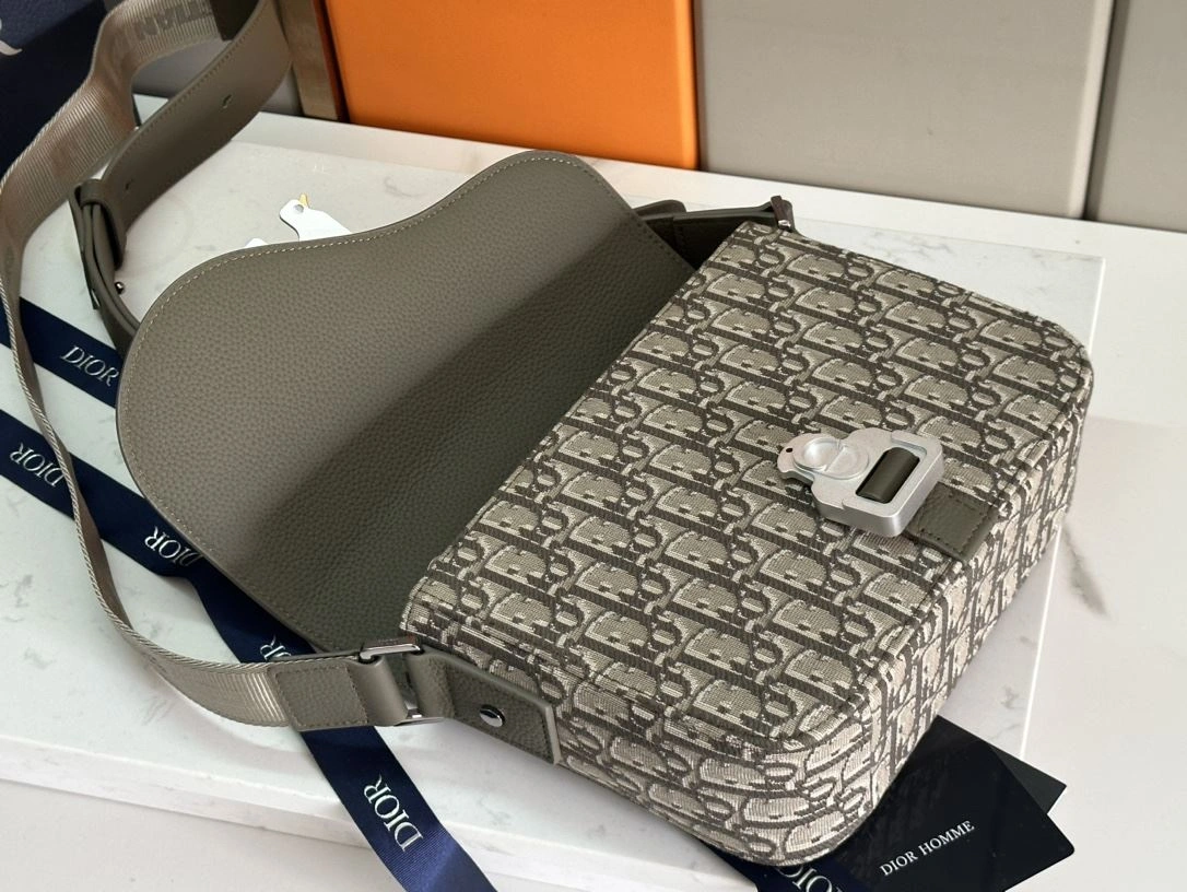 Indistinguishable Mens Christian Dior Satchel Bags