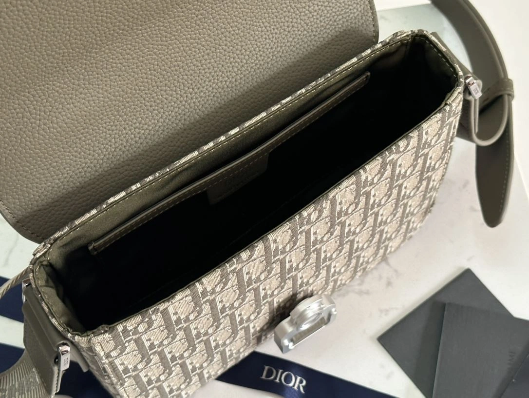 Indistinguishable Mens Christian Dior Satchel Bags