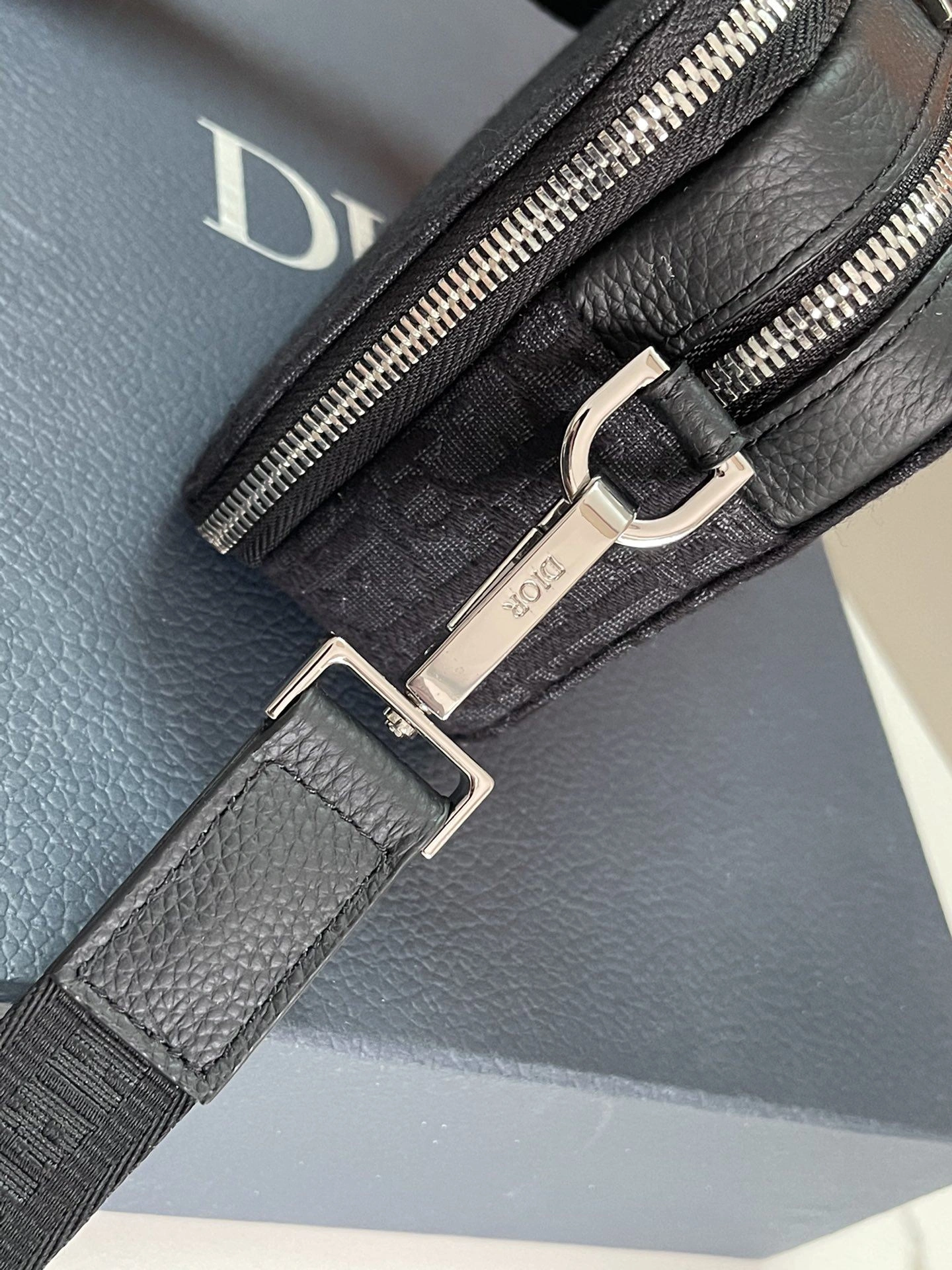 Accurate model Mens Christian Dior Satchel Bags