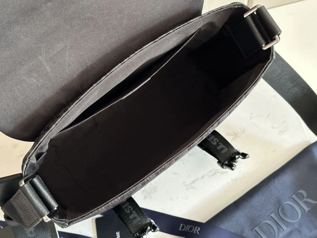 Indistinguishable Mens Christian Dior Satchel Bags