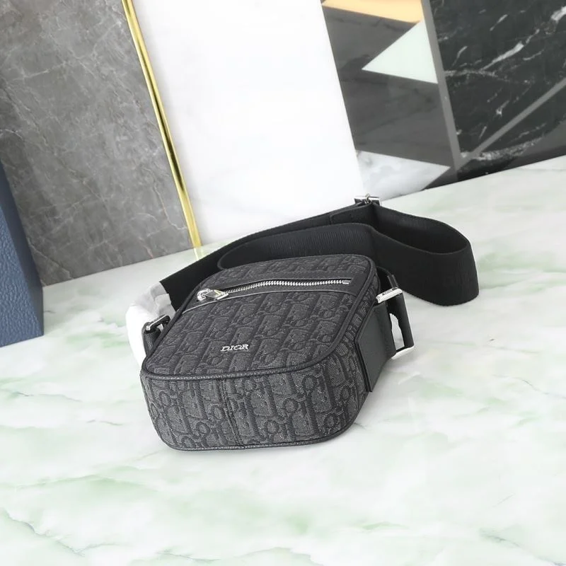 Accurate model Mens Christian Dior Satchel Bags