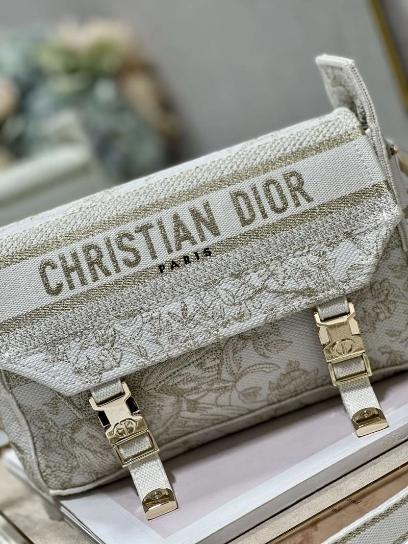 Accurate model Mens Christian Dior Satchel bags