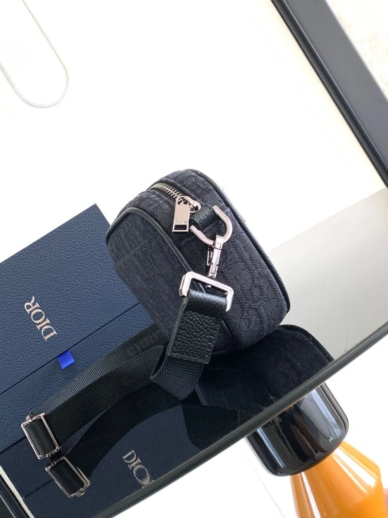 Accurate model Mens Christian Dior Satchel bags