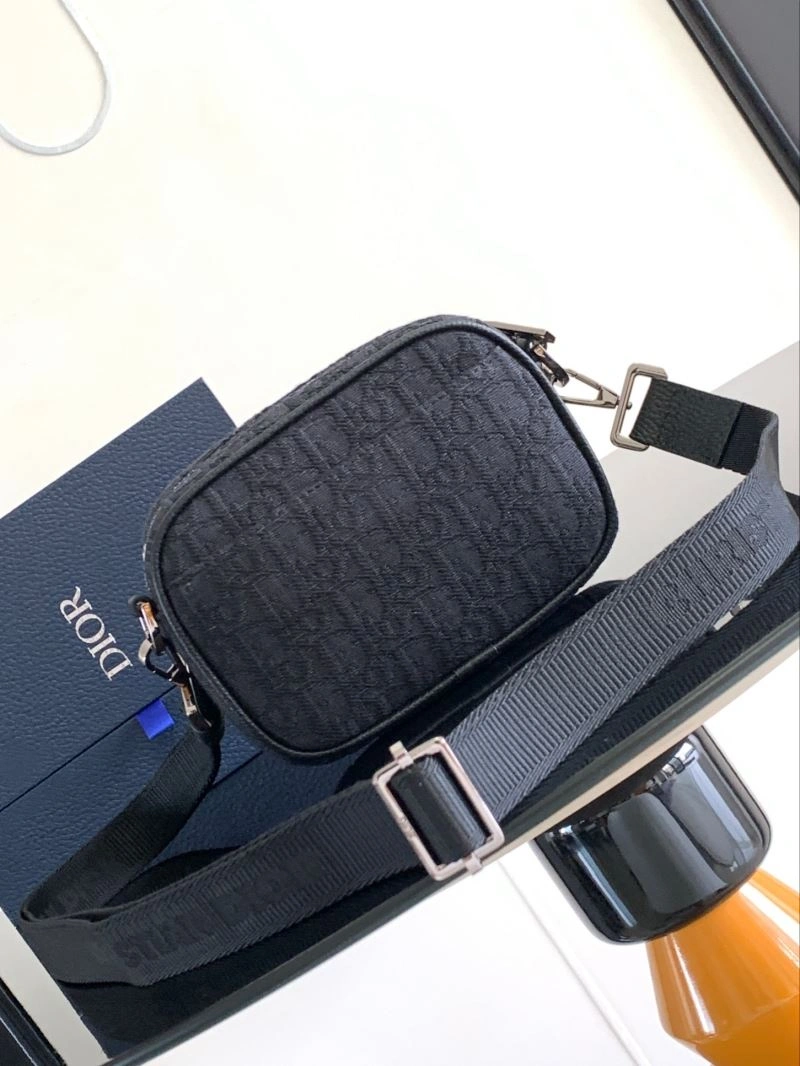 Accurate model Mens Christian Dior Satchel bags