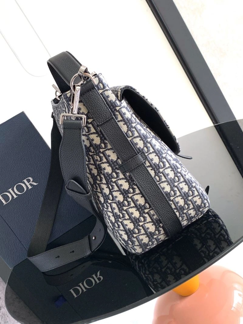 Accurate model Mens Christian Dior Satchel bags
