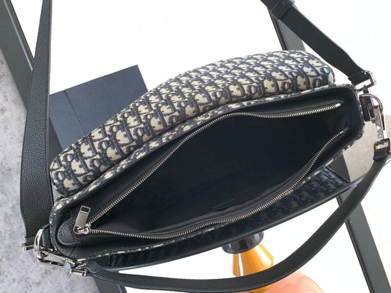 Accurate model Mens Christian Dior Satchel bags