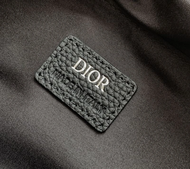 Accurate model Mens Christian Dior Satchel bags