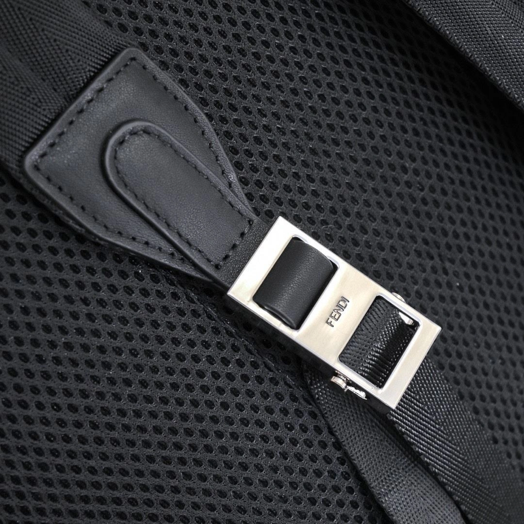 Accurate model Mens Fendi Backpacks