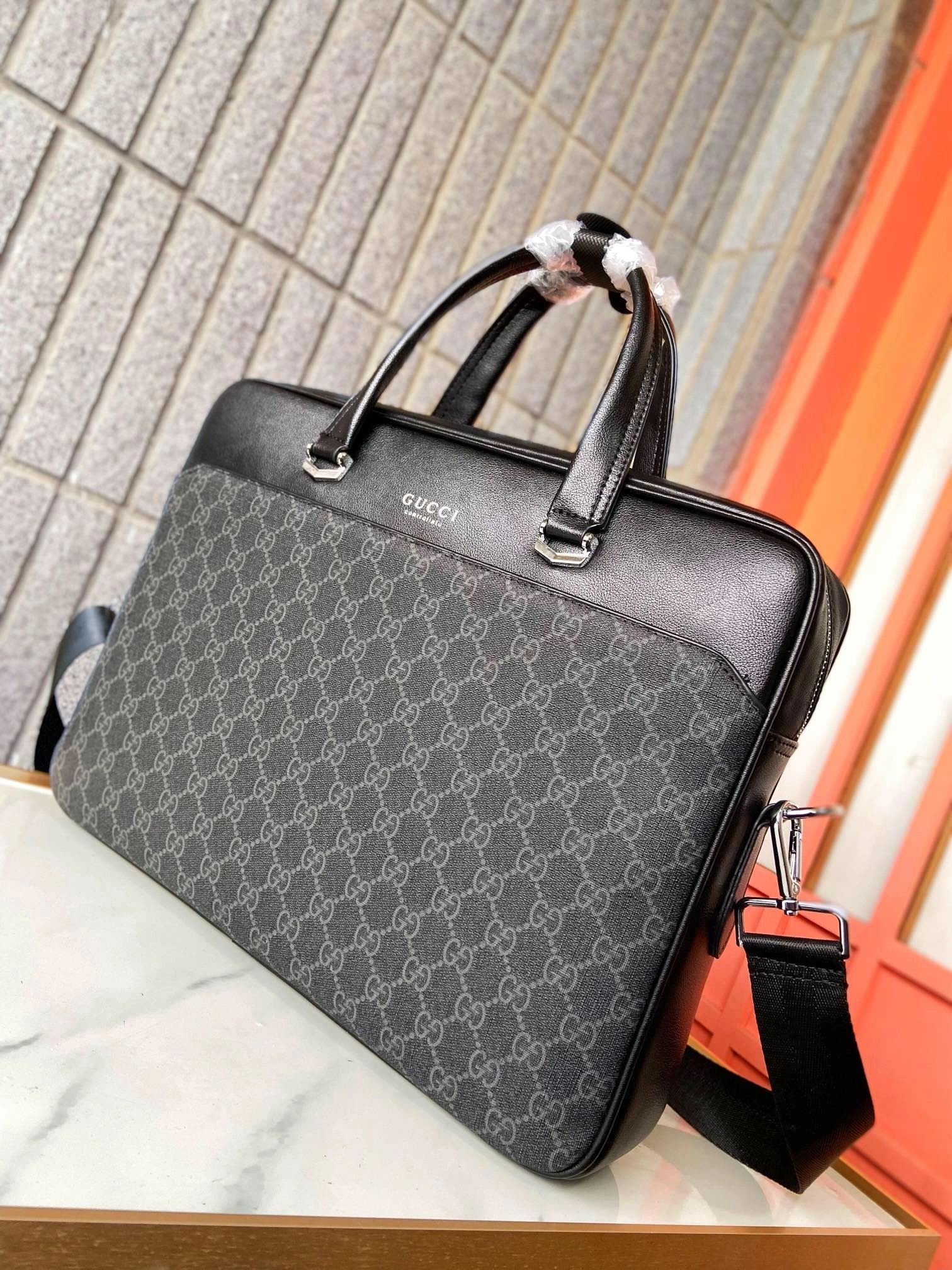 High fidelity Mens Gucci Briefcases