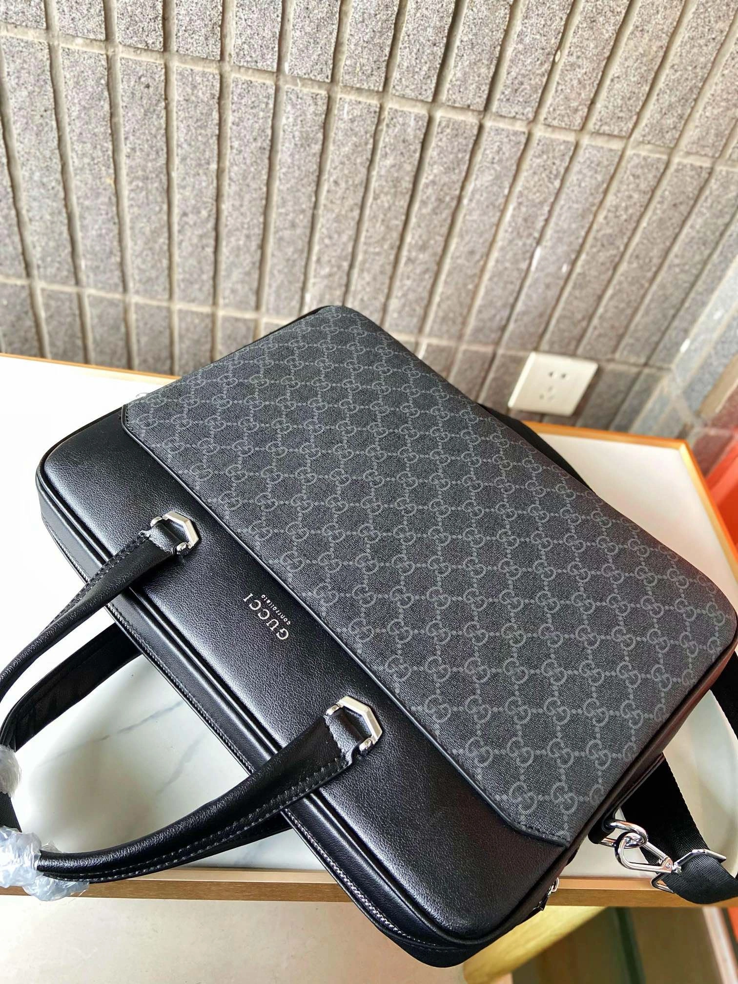 High fidelity Mens Gucci Briefcases