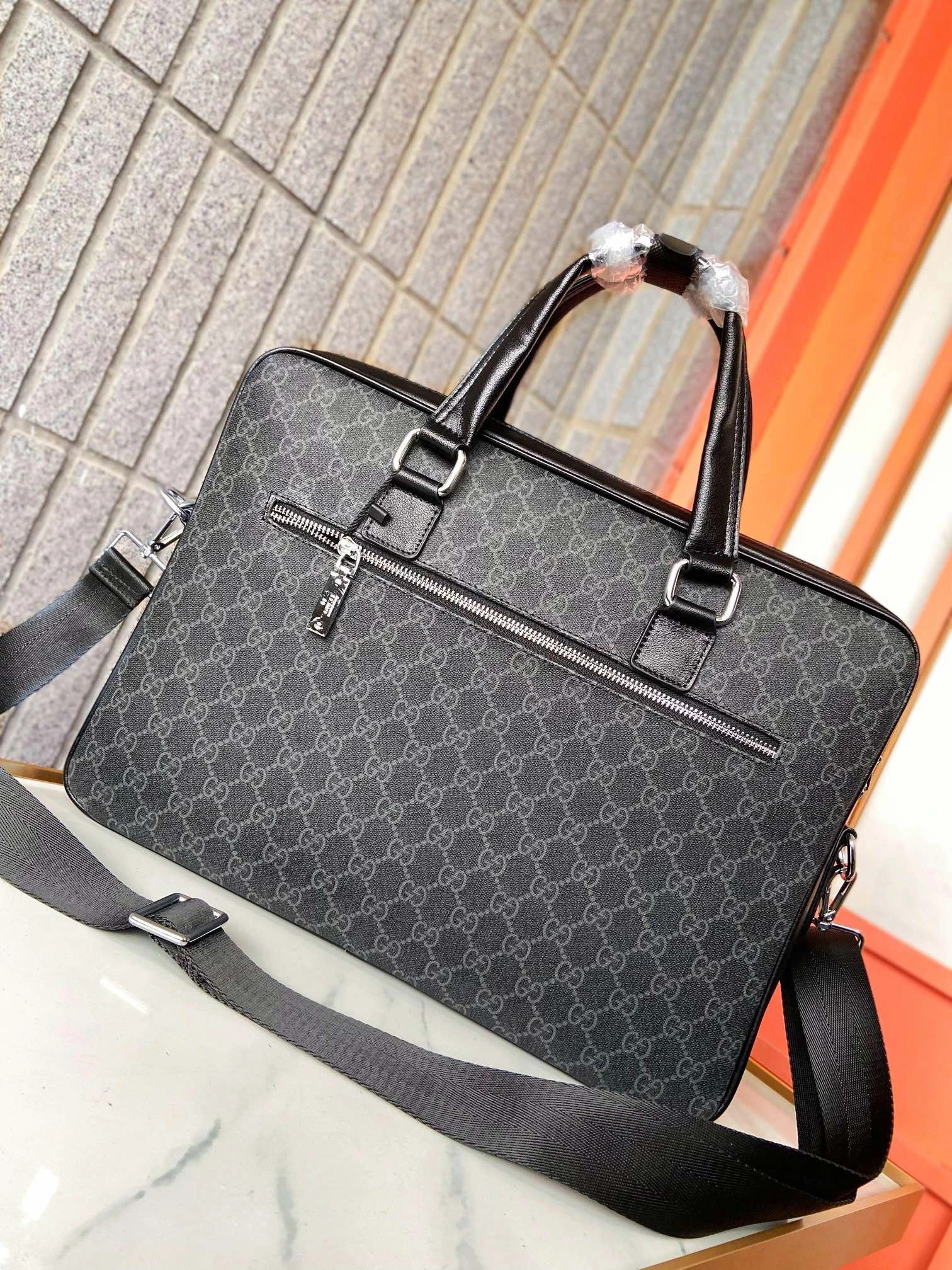 High fidelity Mens Gucci Briefcases