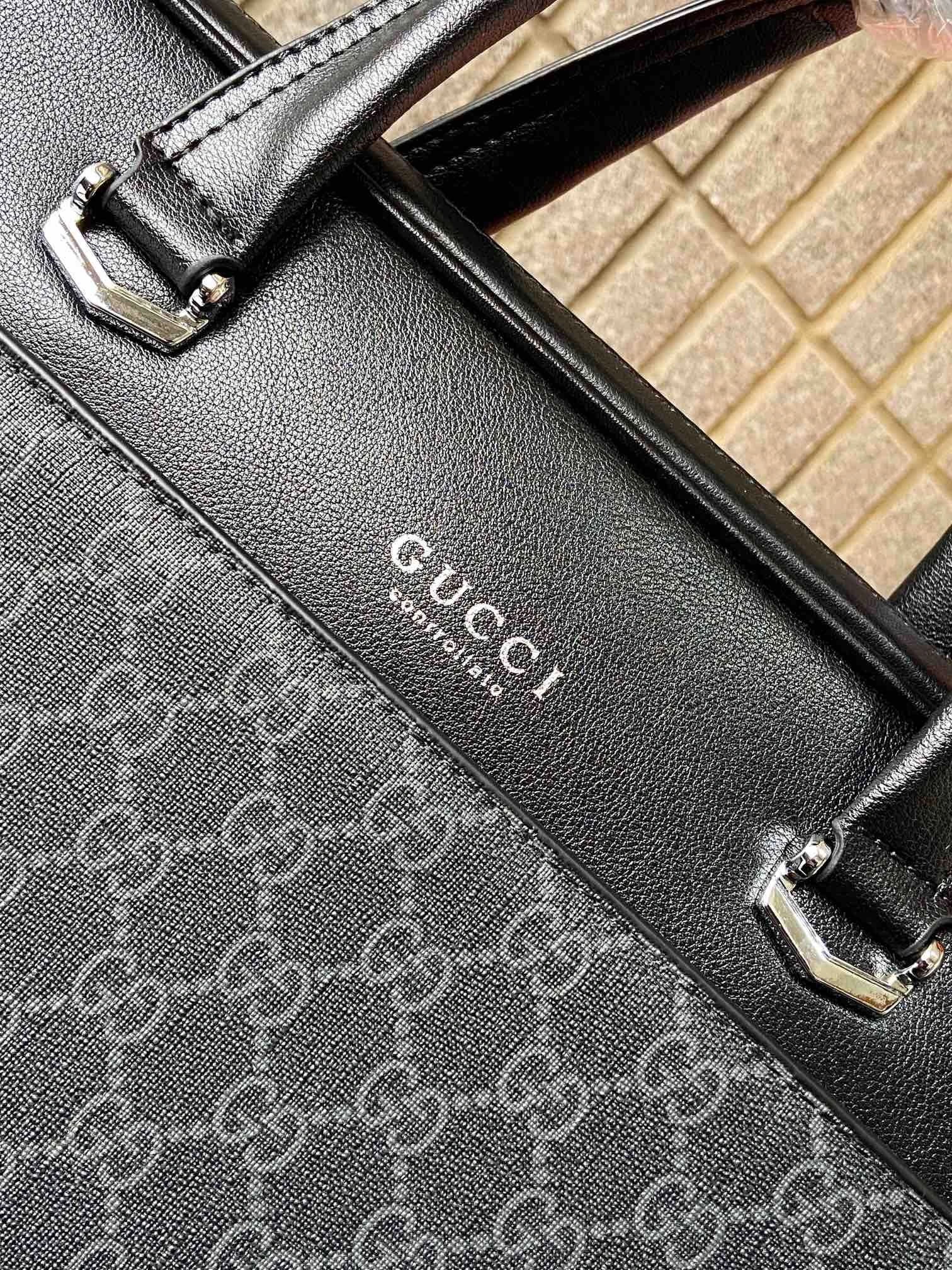 High fidelity Mens Gucci Briefcases