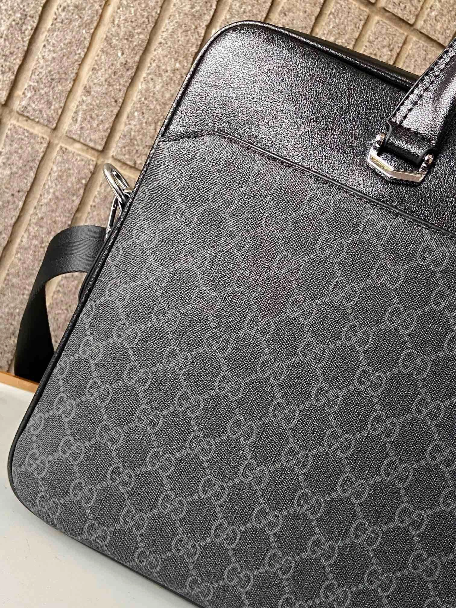 High fidelity Mens Gucci Briefcases