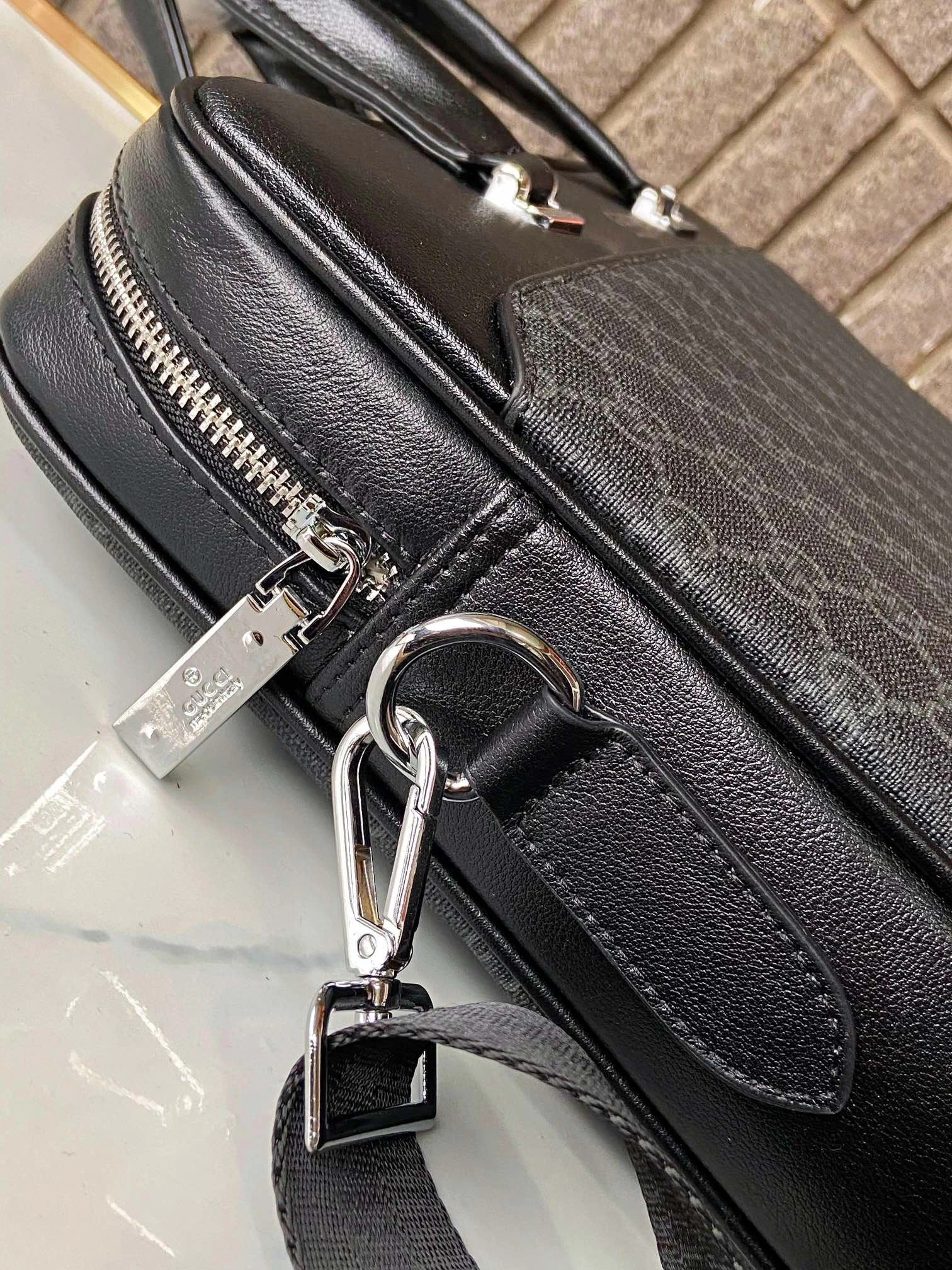 High fidelity Mens Gucci Briefcases