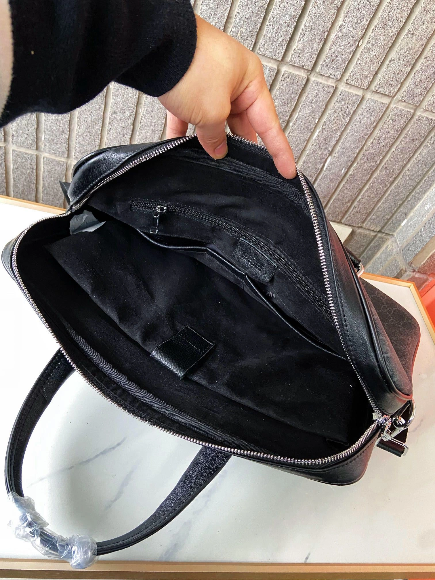 High fidelity Mens Gucci Briefcases