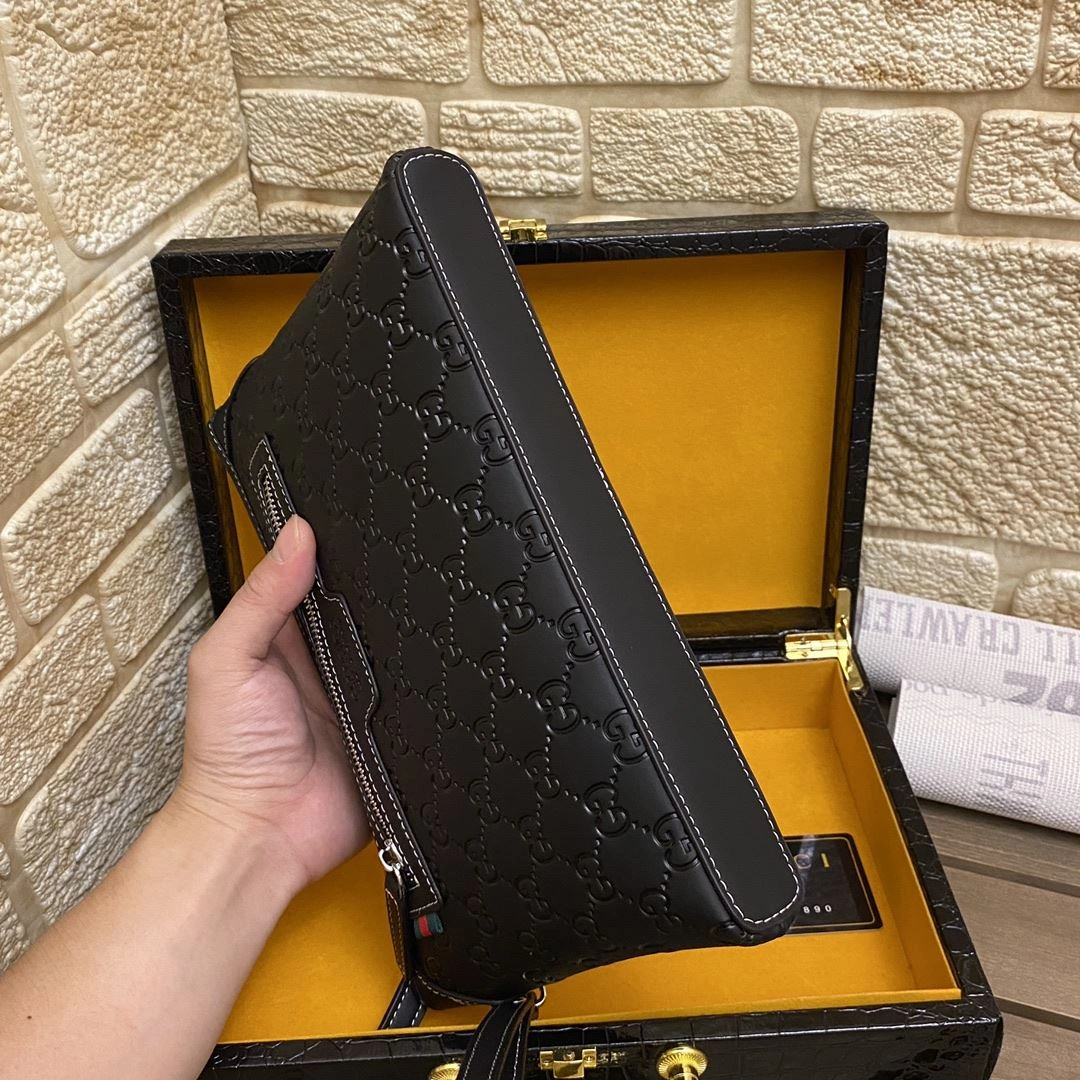 Accurate model Mens Gucci Clutch Bags