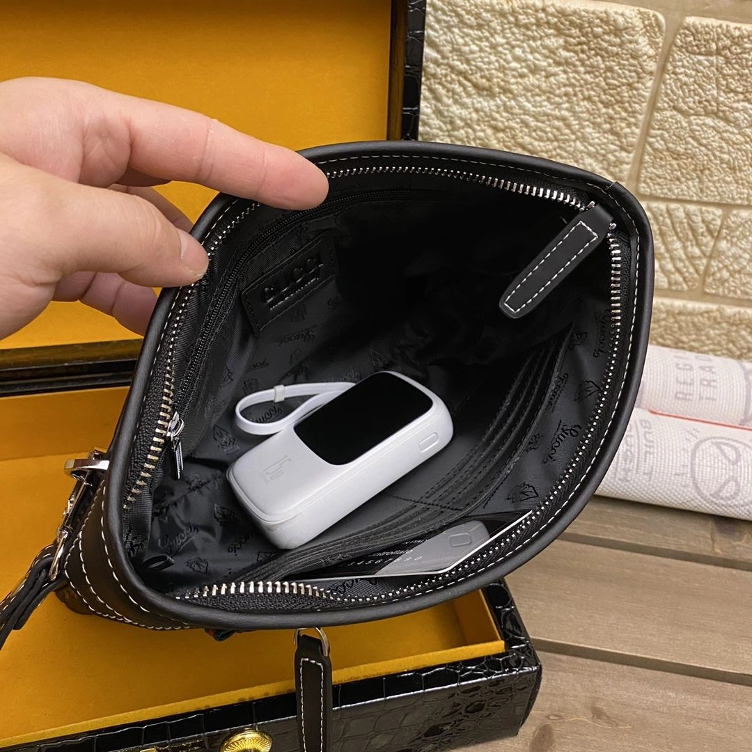 Accurate model Mens Gucci Clutch Bags