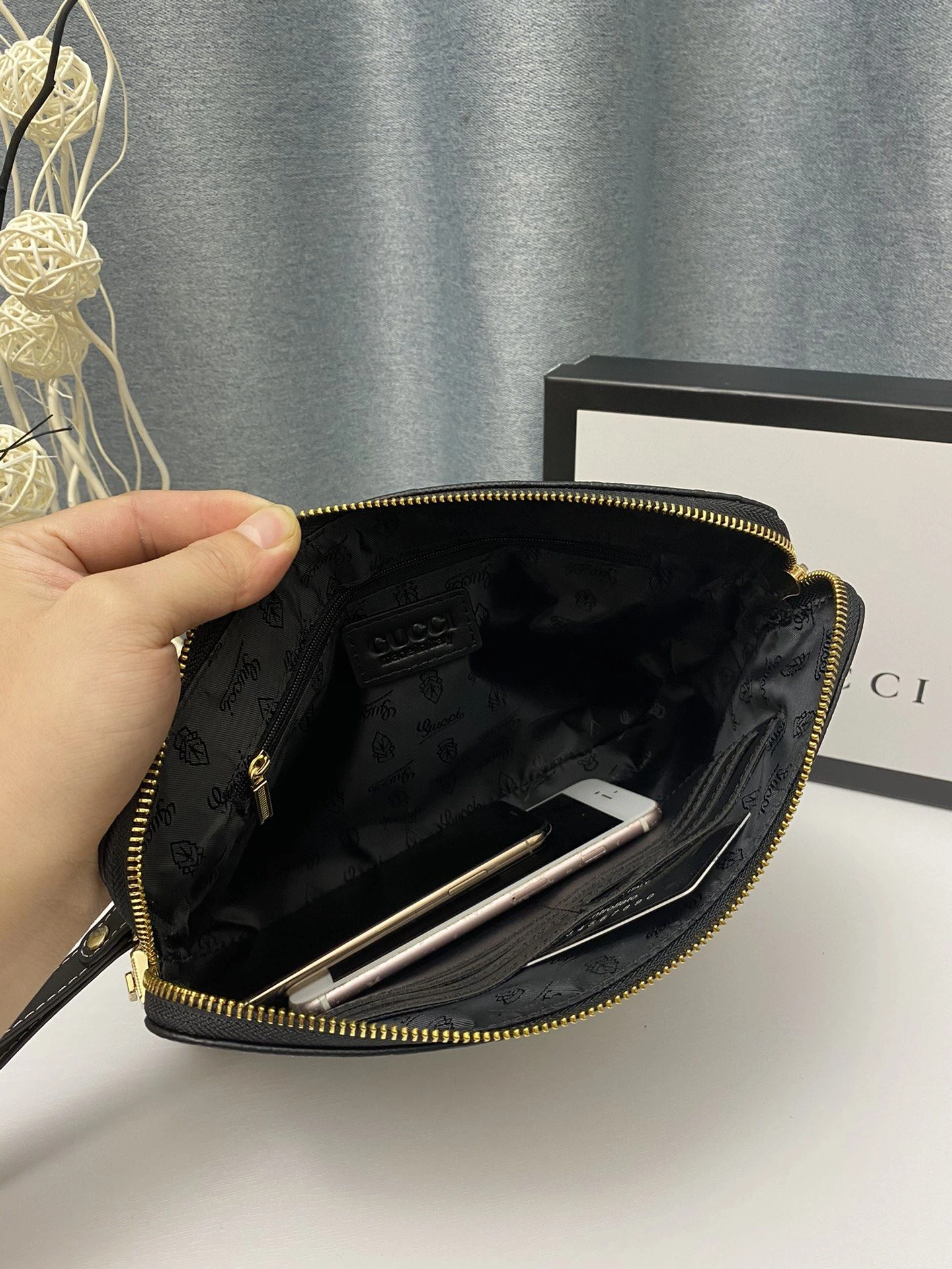 Accurate model Mens Gucci Clutch Bags