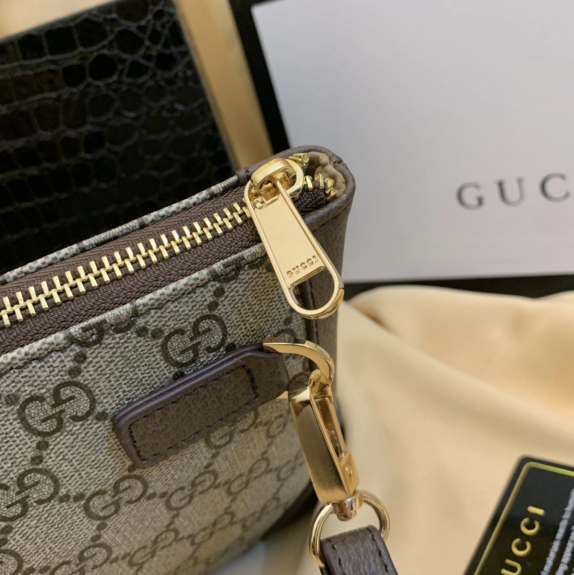 Top mirror Mens Gucci Clutch Bags
