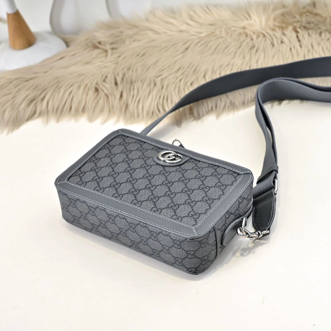 Accurate model Mens Gucci Satchel Bags