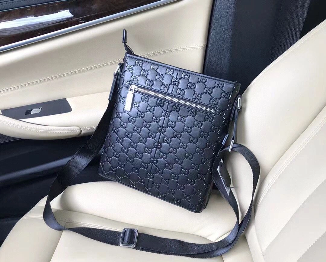 Accurate model Mens Gucci Satchel Bags