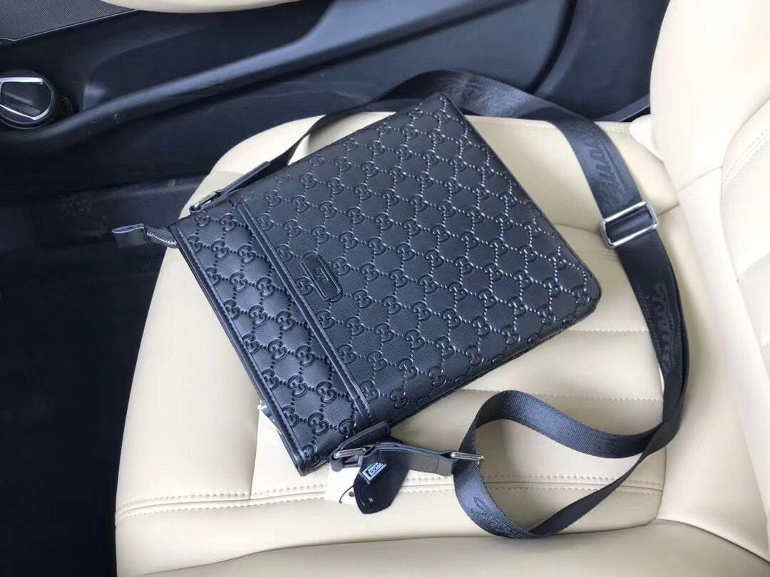 Accurate model Mens Gucci Satchel Bags