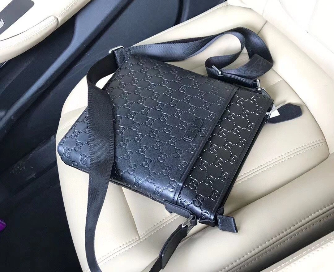 Accurate model Mens Gucci Satchel Bags