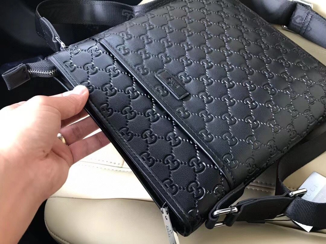 Accurate model Mens Gucci Satchel Bags