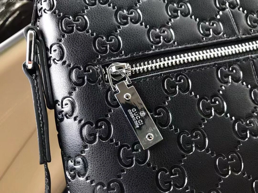 Accurate model Mens Gucci Satchel Bags