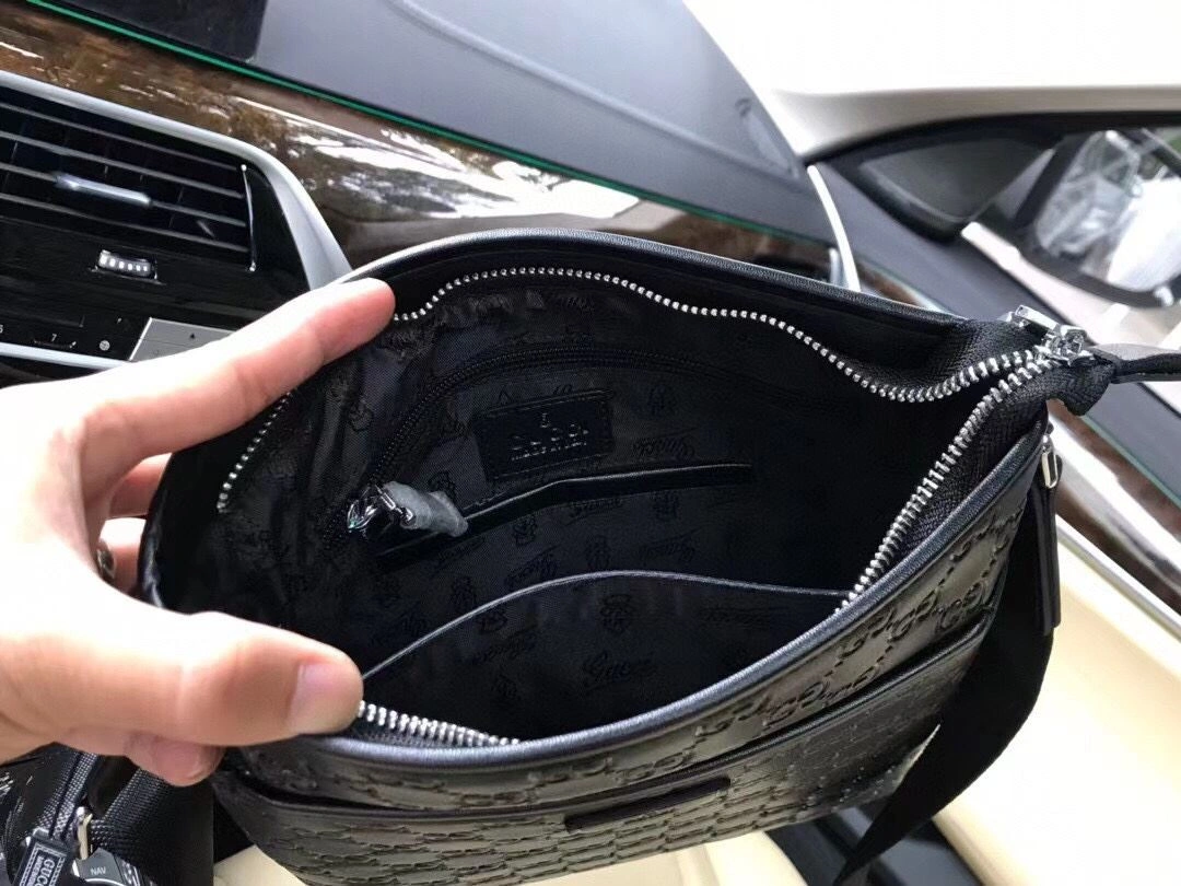 Accurate model Mens Gucci Satchel Bags