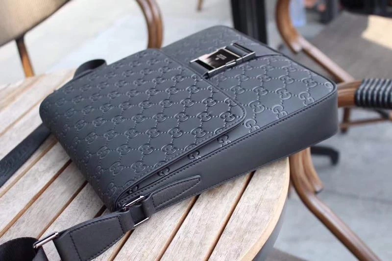 Accurate model Mens Gucci Satchel Bags