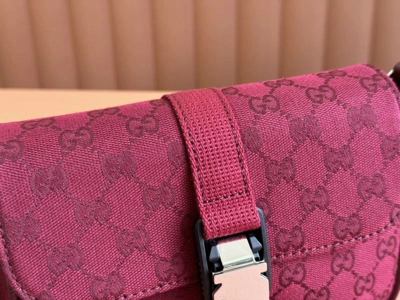 Accurate model Mens Gucci Satchel Bags