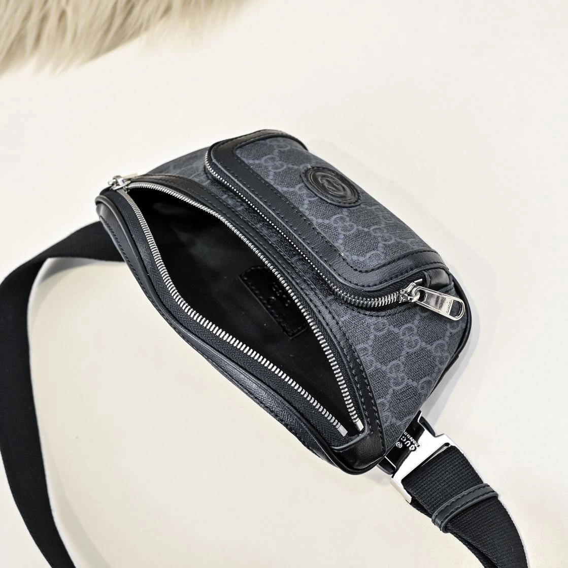 Low-cost Mens Gucci Waist Chest Packs