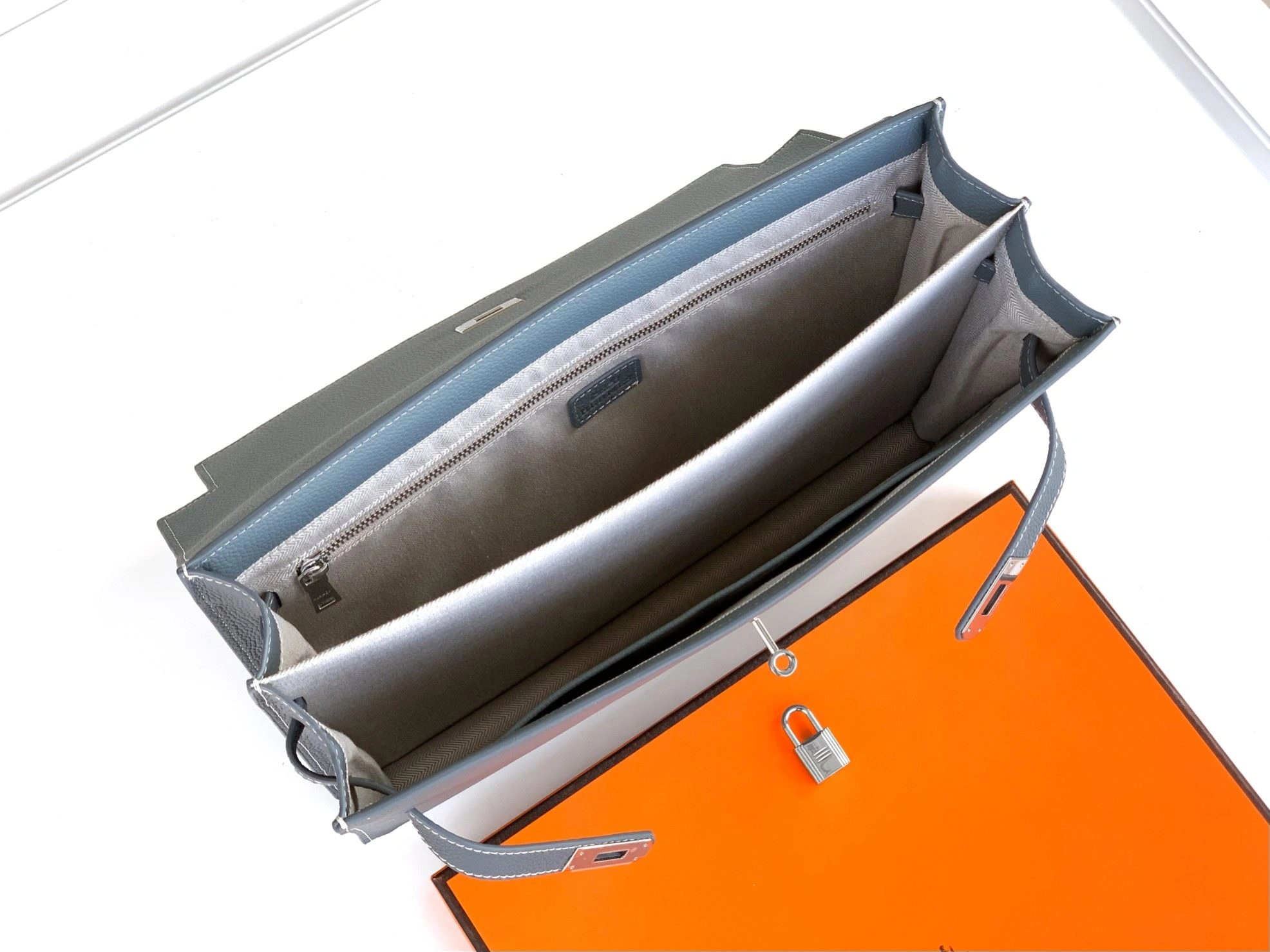 Accurate model Mens Hermes Briefcases