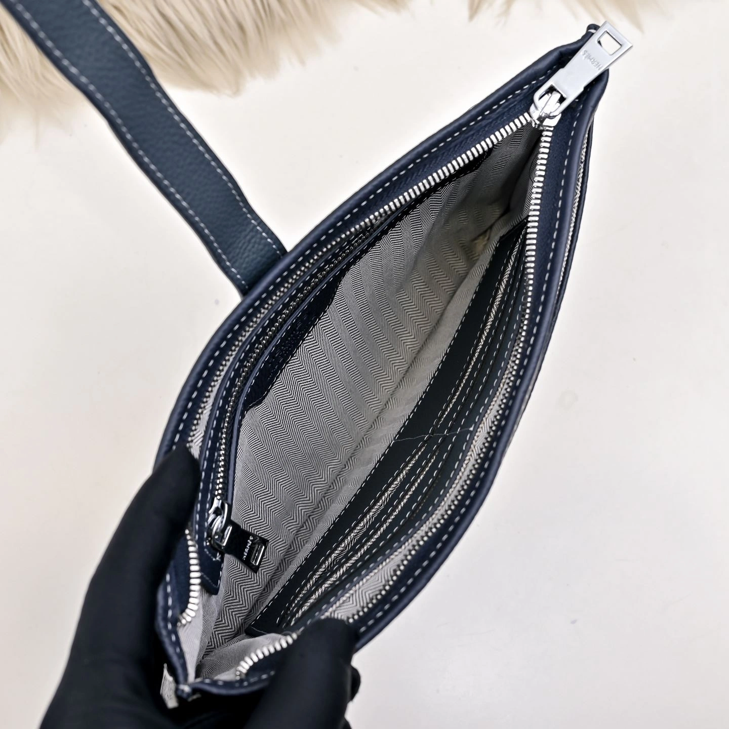 Accurate model Mens Hermes Clutch Bags