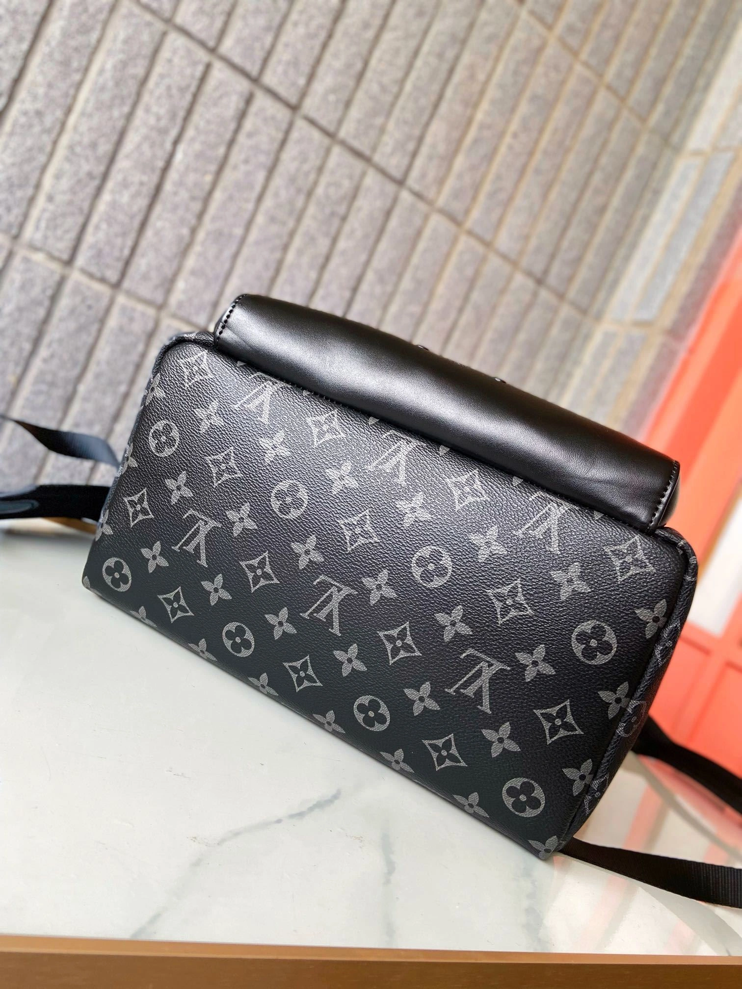 Mirror quality Mens Louis Vuitton Backpacks