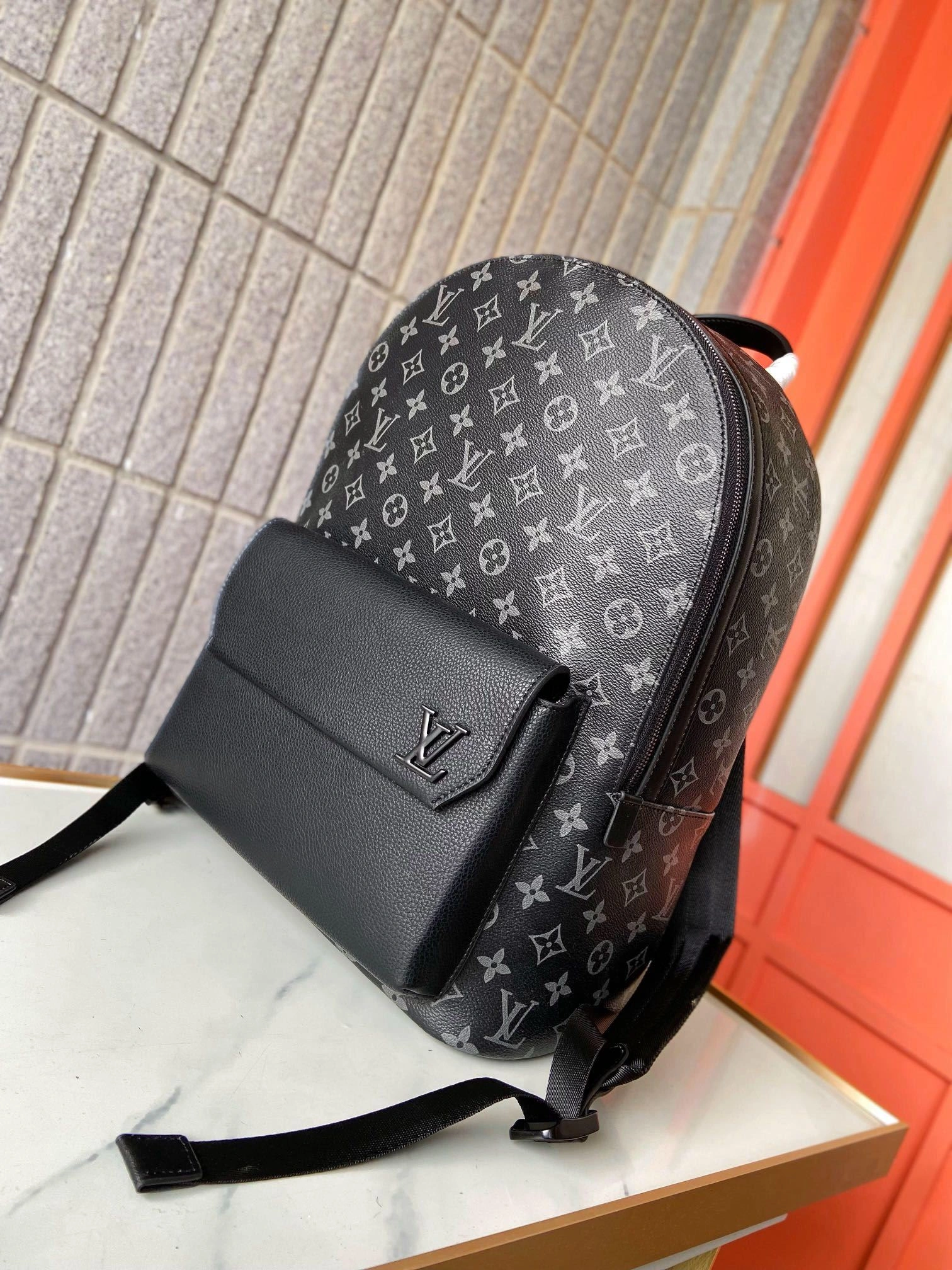 1:1 copy Mens Louis Vuitton Backpacks
