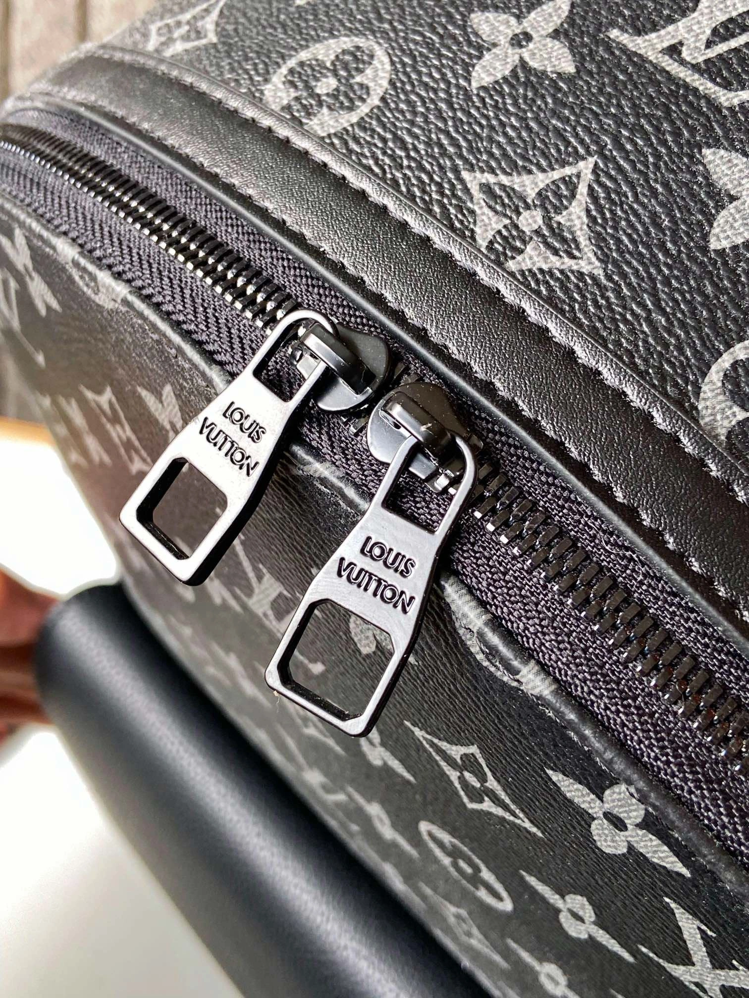 1:1 copy Mens Louis Vuitton Backpacks