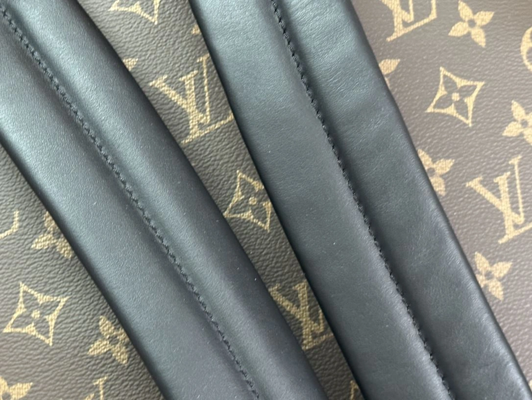 Mirror quality Mens Louis Vuitton Backpacks