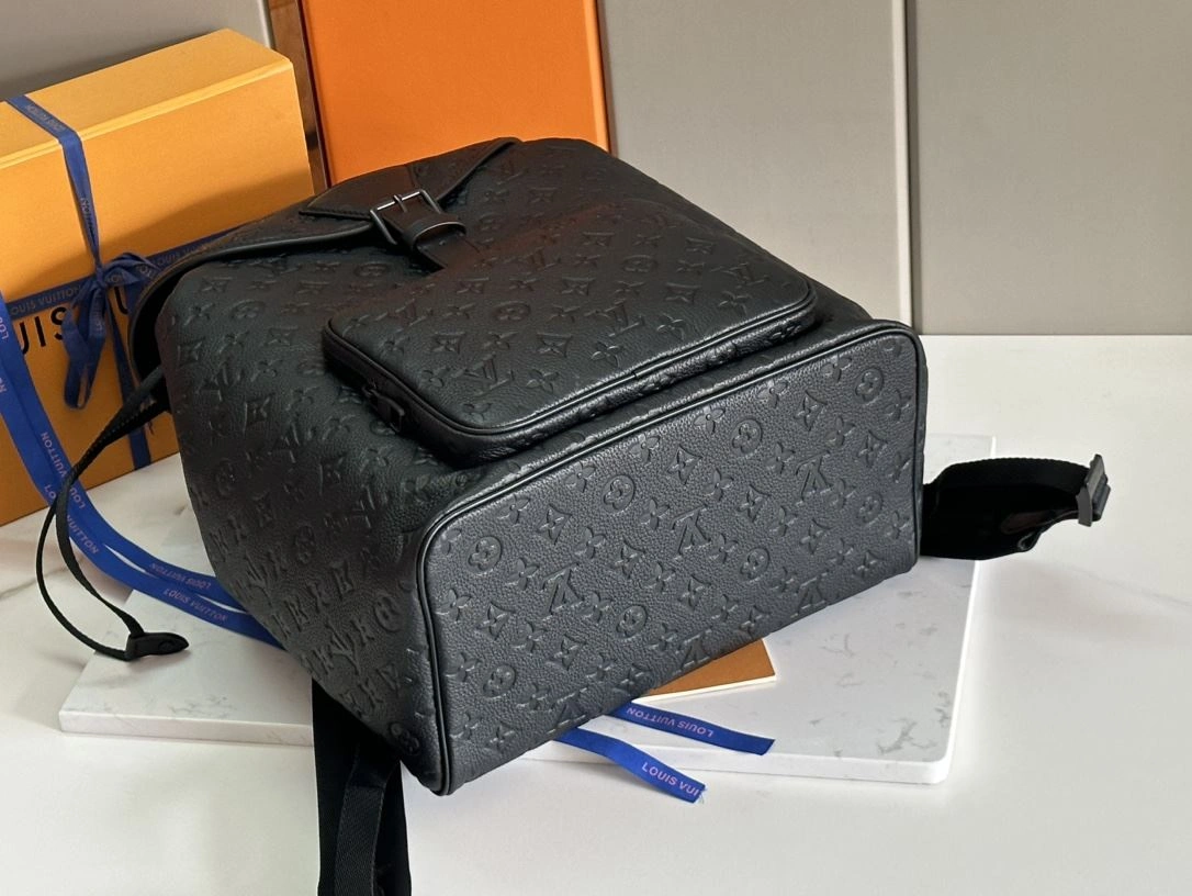Perfect replica Mens Louis Vuitton Backpacks