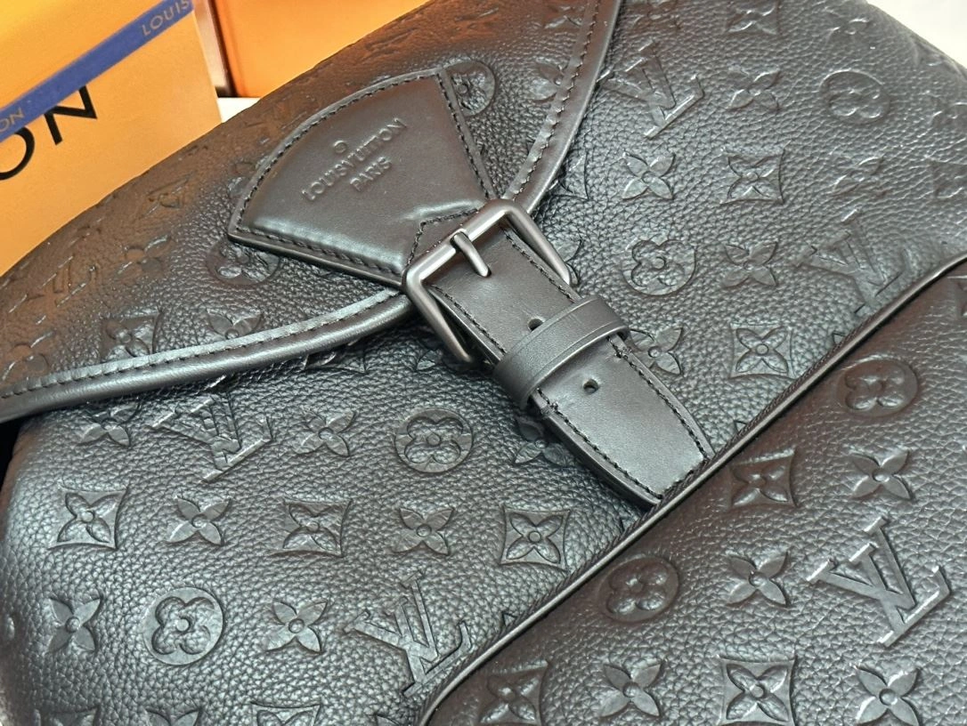 Perfect replica Mens Louis Vuitton Backpacks
